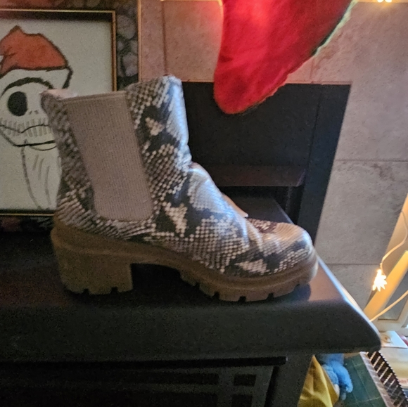 Universal Thread | Shoes | Snake Chelsea Boots | Poshmark